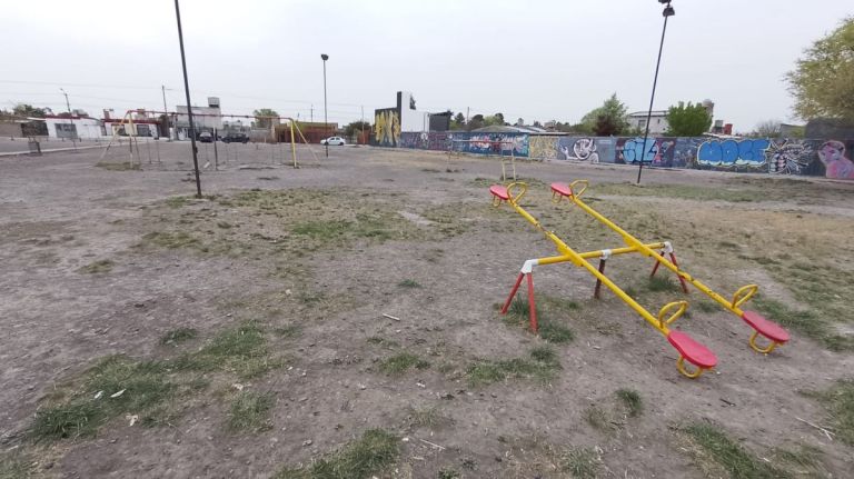 Otro "hombre araña" trepó un paredón y a un balcón, y robó una bicicleta | NoticiasNet ...