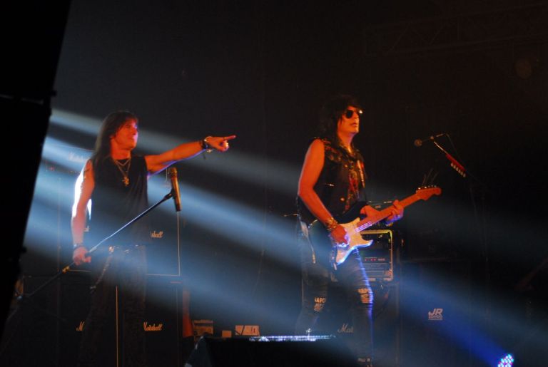 Rata Blanca inició su gira en Viedma con un poderoso show en vivo ...