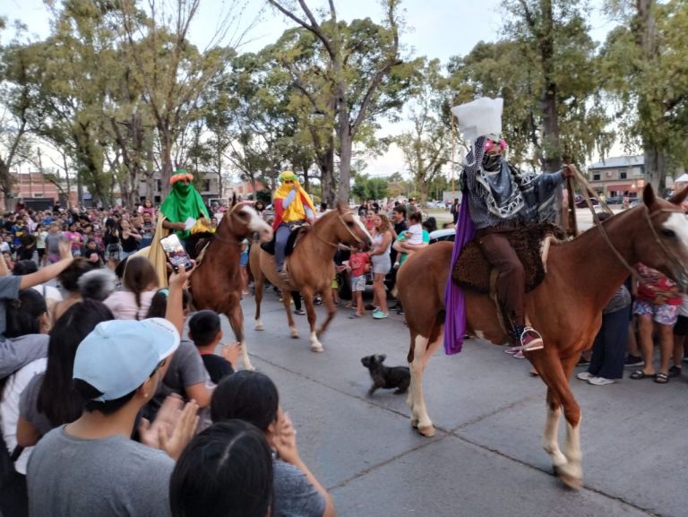 Los Reyes Magos recorrieron Patagones en una multitudinaria cabalgata ...